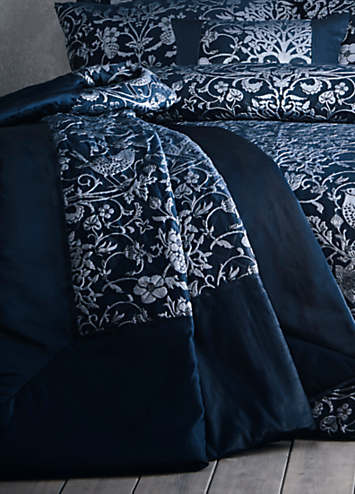 Portfolio Home Oak Tree Midnight Blue Bedspread & Pillowsham Set | Freemans