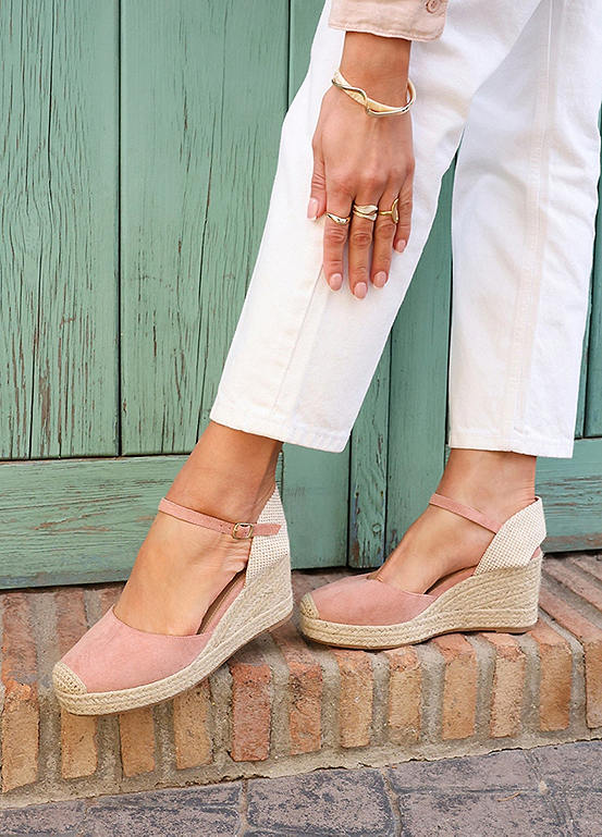 Linzi Present Dusky Pink Closed Toe Wedges | Freemans